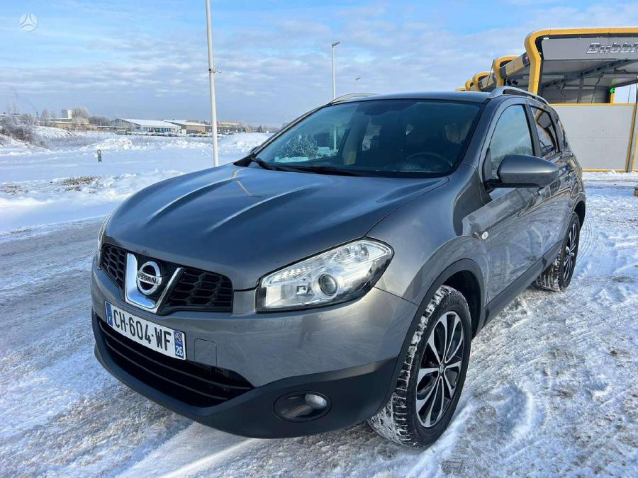 Grey Nissan Qashqai 2012 in Taurage, with an engine capacity of 1.60 L and mileage of 208 thousand km for 5700 €, photo 3 on AUTOMOTO.COM.LV