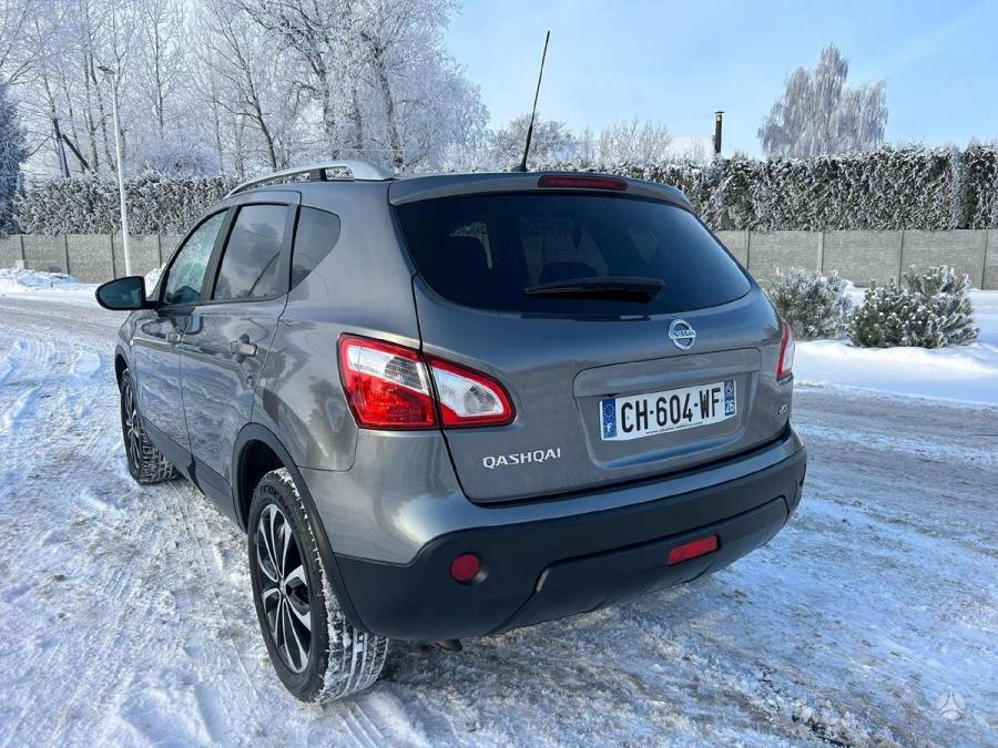 Grey Nissan Qashqai 2012 in Taurage, with an engine capacity of 1.60 L and mileage of 208 thousand km for 5700 €, photo 5 on AUTOMOTO.COM.LV