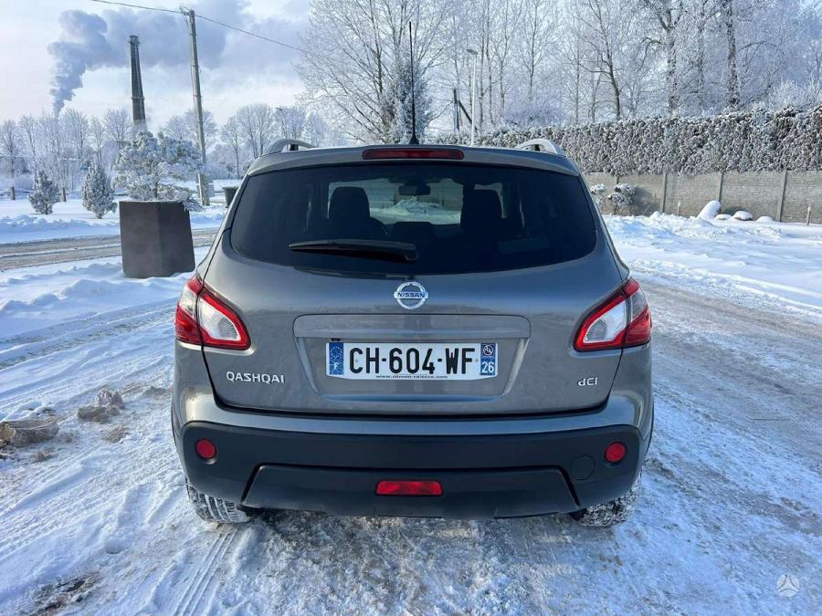 Grey Nissan Qashqai 2012 in Taurage, with an engine capacity of 1.60 L and mileage of 208 thousand km for 5700 €, photo 6 on AUTOMOTO.COM.LV