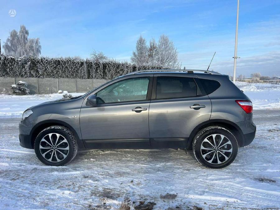 Grey Nissan Qashqai 2012 in Taurage, with an engine capacity of 1.60 L and mileage of 208 thousand km for 5700 €, photo 8 on AUTOMOTO.COM.LV