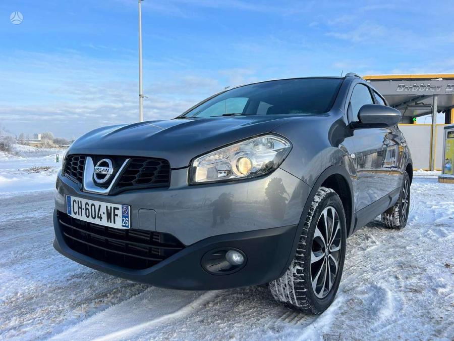 Grey Nissan Qashqai 2012 in Taurage, with an engine capacity of 1.60 L and mileage of 208 thousand km for 5700 €, photo 10 on AUTOMOTO.COM.LV