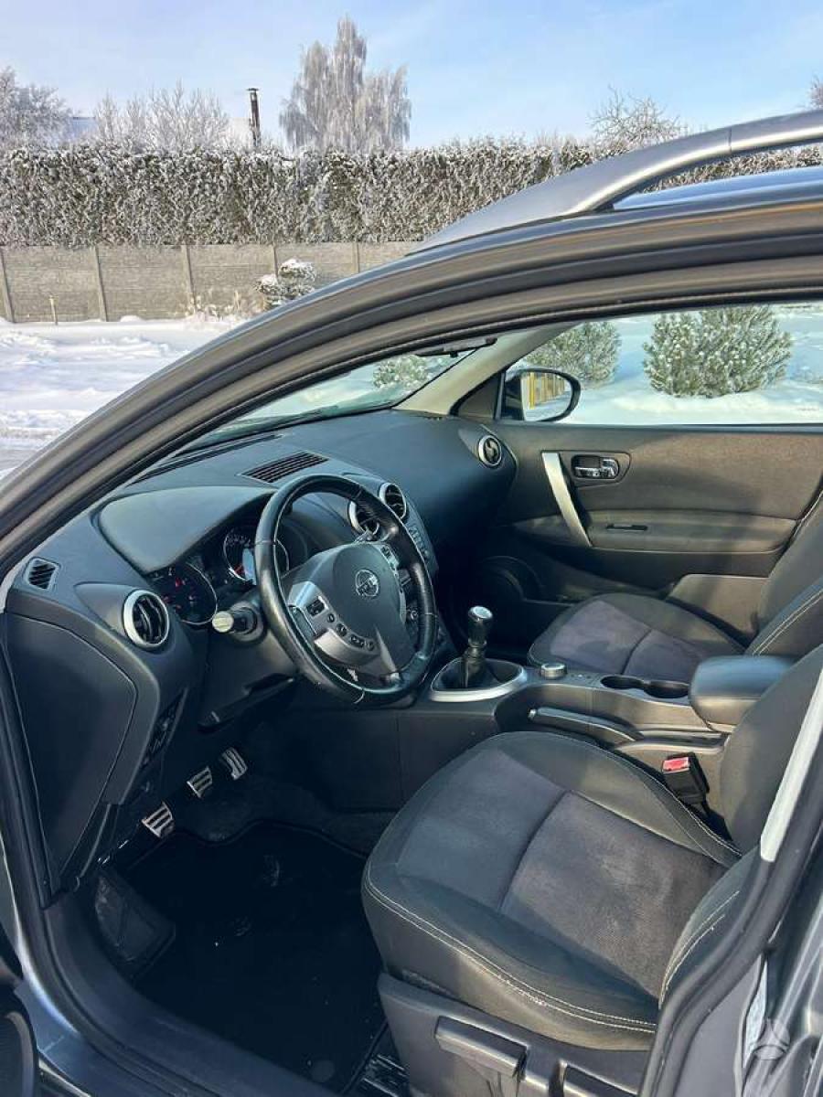 Grey Nissan Qashqai 2012 in Taurage, with an engine capacity of 1.60 L and mileage of 208 thousand km for 5700 €, photo 12 on AUTOMOTO.COM.LV