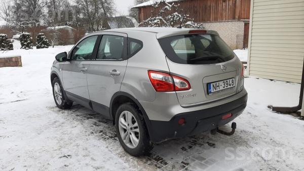 Grey Nissan Qashqai 2012 in Valmiera, with an engine capacity of 1.60 L and mileage of 206 thousand km for 6600 €, photo 2 on AUTOMOTO.COM.LV