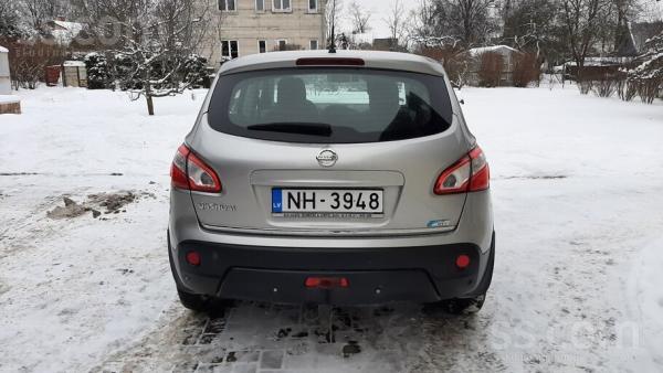 Grey Nissan Qashqai 2012 in Valmiera, with an engine capacity of 1.60 L and mileage of 206 thousand km for 6600 €, photo 3 on AUTOMOTO.COM.LV