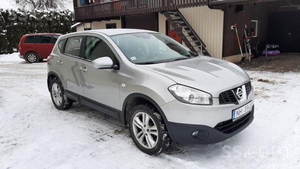Grey Nissan Qashqai 2012 in Valmiera, with an engine capacity of 1.60 L and mileage of 206 thousand km for 6600 €, photo 4 on AUTOMOTO.COM.LV