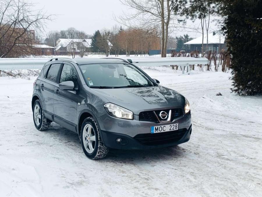Grey Nissan Qashqai 2012 in Kaunas, with an engine capacity of 1.46 L and mileage of 296 thousand km for 3700 €, photo 2 on AUTOMOTO.COM.LV