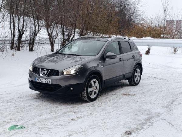 Grey Nissan Qashqai 2012 in Kaunas, with an engine capacity of 1.46 L and mileage of 296 thousand km for 3700 €, photo 3 on AUTOMOTO.COM.LV