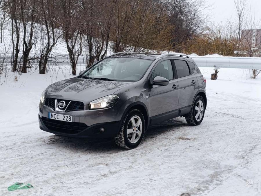 Grey Nissan Qashqai 2012 in Kaunas, with an engine capacity of 1.46 L and mileage of 296 thousand km for 3700 €, photo 4 on AUTOMOTO.COM.LV