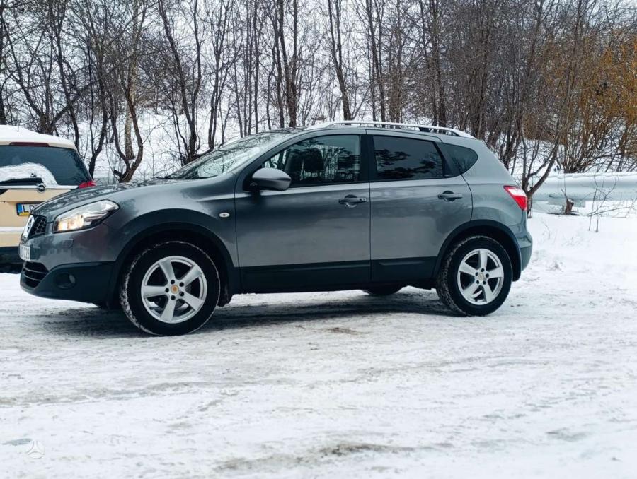 Grey Nissan Qashqai 2012 in Kaunas, with an engine capacity of 1.46 L and mileage of 296 thousand km for 3700 €, photo 5 on AUTOMOTO.COM.LV