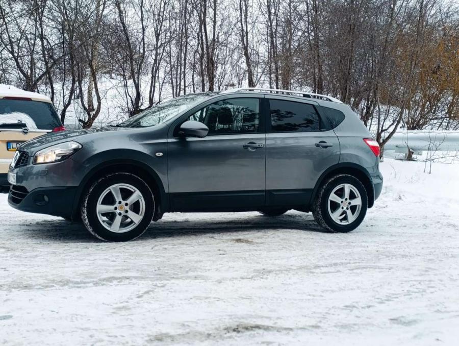 Grey Nissan Qashqai 2012 in Kaunas, with an engine capacity of 1.46 L and mileage of 296 thousand km for 3700 €, photo 6 on AUTOMOTO.COM.LV