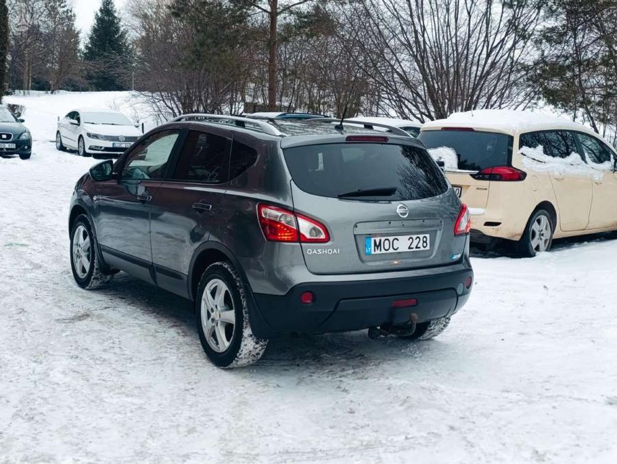 Grey Nissan Qashqai 2012 in Kaunas, with an engine capacity of 1.46 L and mileage of 296 thousand km for 3700 €, photo 7 on AUTOMOTO.COM.LV