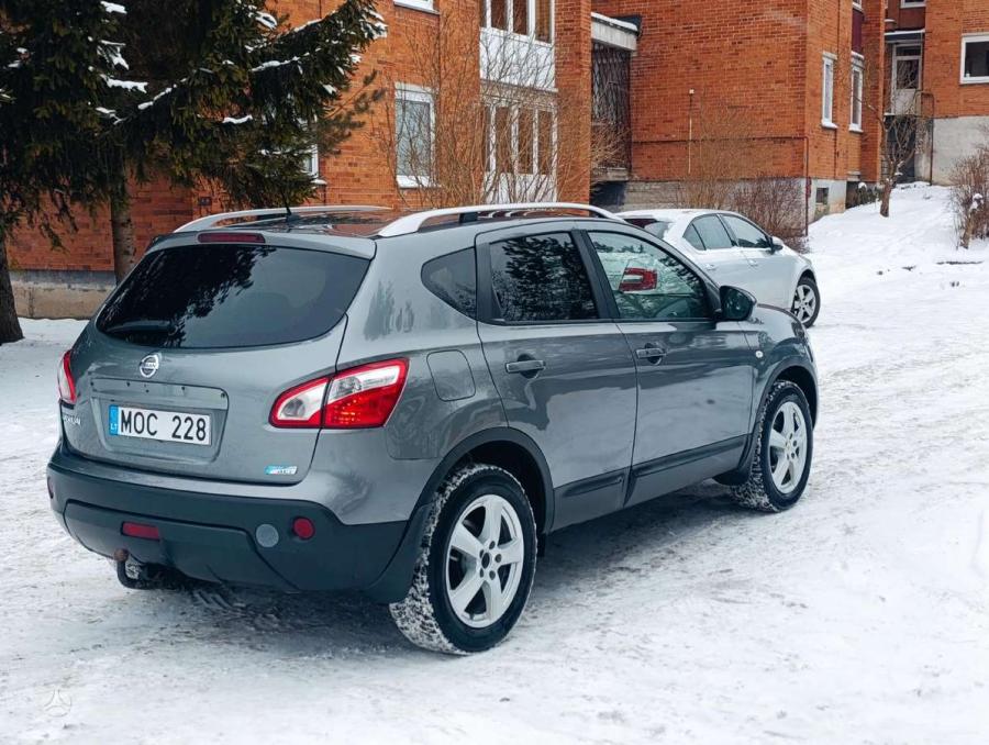 Grey Nissan Qashqai 2012 in Kaunas, with an engine capacity of 1.46 L and mileage of 296 thousand km for 3700 €, photo 9 on AUTOMOTO.COM.LV