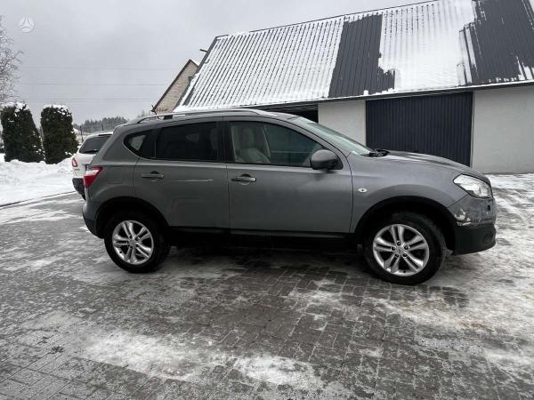 Pelēks Nissan Qashqai 2012 Viļņa, ar dzinēja tilpumu 1.46 L un nobraukumu 190 tūkst. km par 4600 €, foto 4 vietnē AUTOMOTO.COM.LV