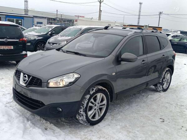 Grey Nissan Qashqai 2012 in Kaunas, with an engine capacity of 1.60 L and mileage of 243 thousand km for 4750 €, photo 1 on AUTOMOTO.COM.LV