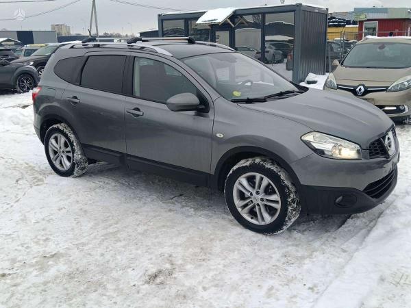 Grey Nissan Qashqai 2012 in Kaunas, with an engine capacity of 1.60 L and mileage of 243 thousand km for 4750 €, photo 3 on AUTOMOTO.COM.LV