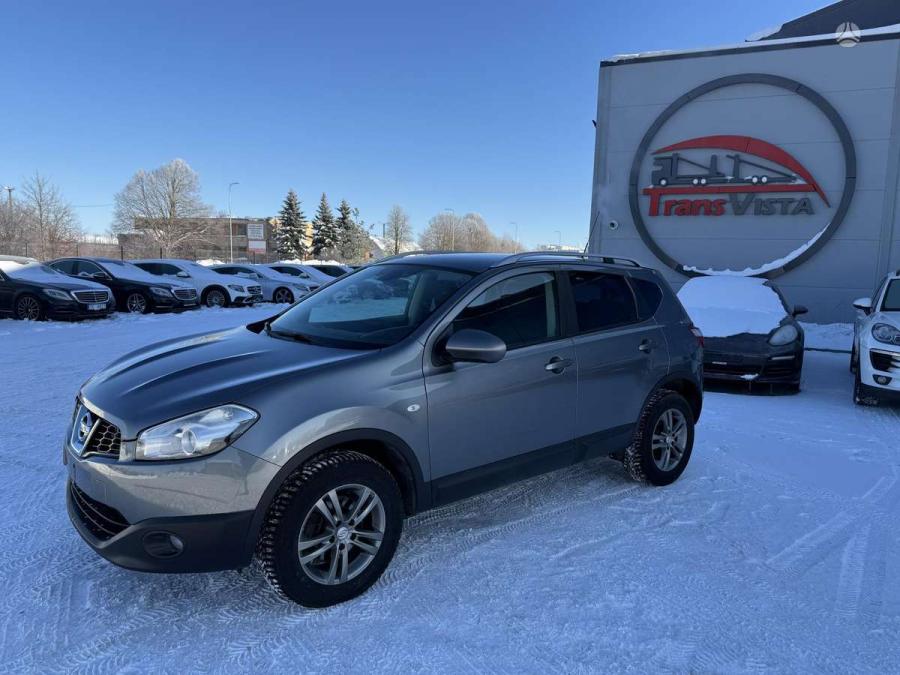 Grey Nissan Qashqai 2012 in Telschi, with an engine capacity of 1.60 L and mileage of 215 thousand km for 4999 €, photo 2 on AUTOMOTO.COM.LV