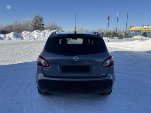 Grey Nissan Qashqai 2012 in Telschi, with an engine capacity of 1.60 L and mileage of 215 thousand km for 4999 €, photo 5 on AUTOMOTO.COM.LV