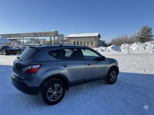 Grey Nissan Qashqai 2012 in Telschi, with an engine capacity of 1.60 L and mileage of 215 thousand km for 4999 €, photo 7 on AUTOMOTO.COM.LV