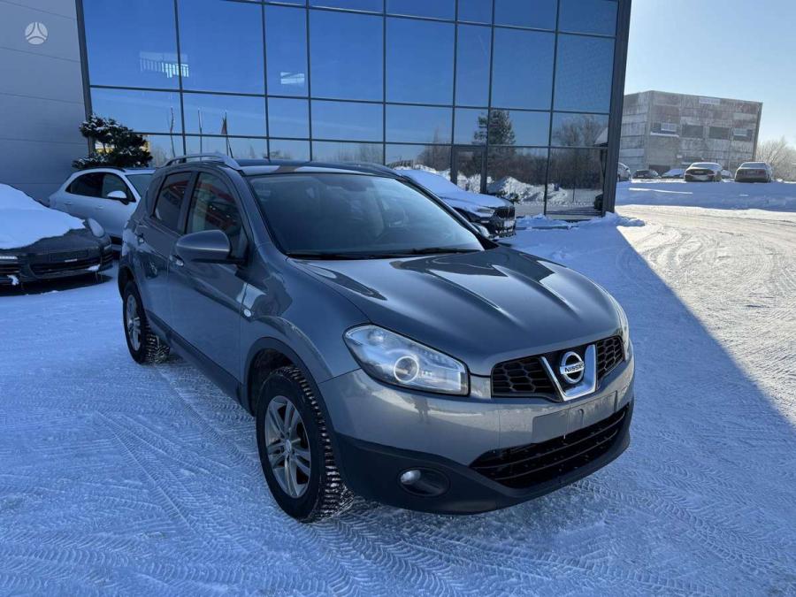 Grey Nissan Qashqai 2012 in Telschi, with an engine capacity of 1.60 L and mileage of 215 thousand km for 4999 €, photo 9 on AUTOMOTO.COM.LV