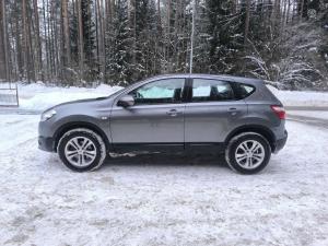 Grey Nissan Qashqai 2012 in Rokiskis, with an engine capacity of 1.60 L and mileage of 200 thousand km for 2150 €, photo 4 on AUTOMOTO.COM.LV