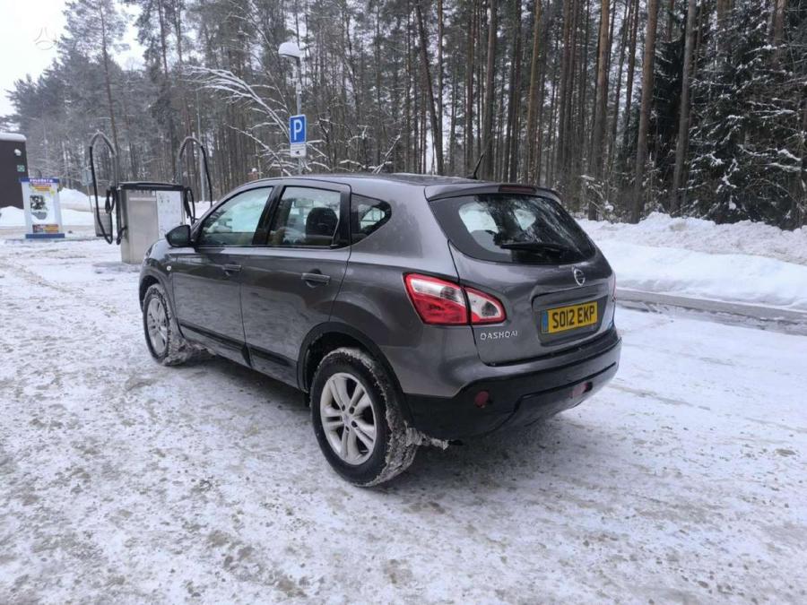 Grey Nissan Qashqai 2012 in Rokiskis, with an engine capacity of 1.60 L and mileage of 200 thousand km for 2150 €, photo 7 on AUTOMOTO.COM.LV