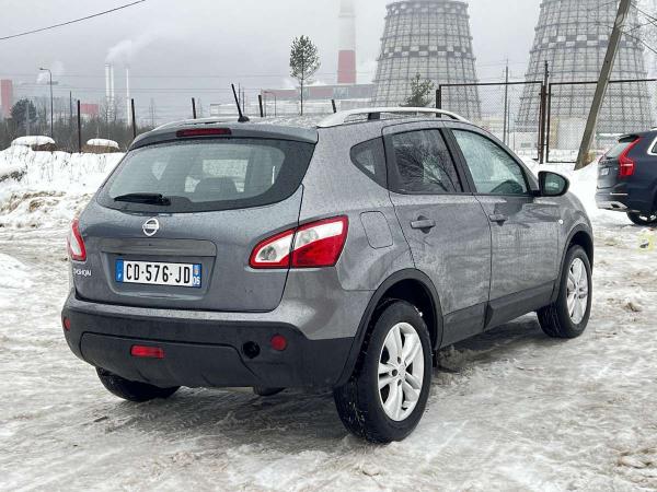 Grey Nissan Qashqai 2012 in Vilnius, with an engine capacity of 1.46 L and mileage of 192 thousand km for 5200 €, photo 5 on AUTOMOTO.COM.LV