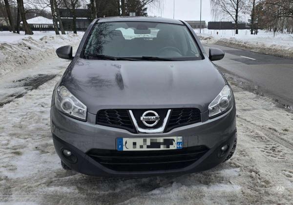 Pelēks Nissan Qashqai 2012 Tauragė, ar dzinēja tilpumu 1.46 L un nobraukumu 162 tūkst. km par 4700 €, foto 2 vietnē AUTOMOTO.COM.LV