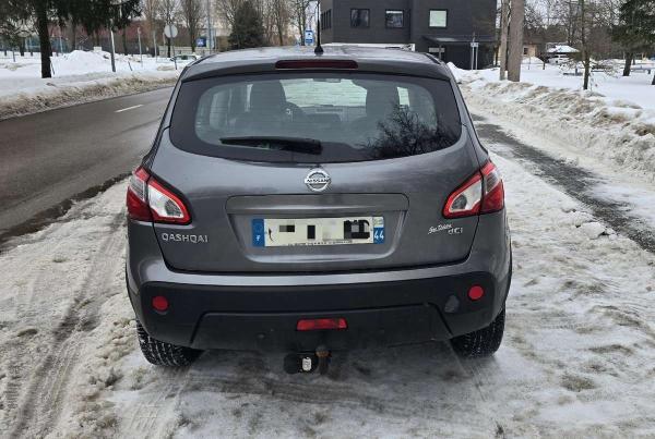 Pelēks Nissan Qashqai 2012 Tauragė, ar dzinēja tilpumu 1.46 L un nobraukumu 162 tūkst. km par 4700 €, foto 5 vietnē AUTOMOTO.COM.LV