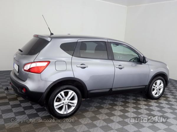 Grey Nissan Qashqai 2012 in Tallinn, with an engine capacity of 1.60 L and mileage of 233 thousand km for 3199 €, photo 3 on AUTOMOTO.COM.LV