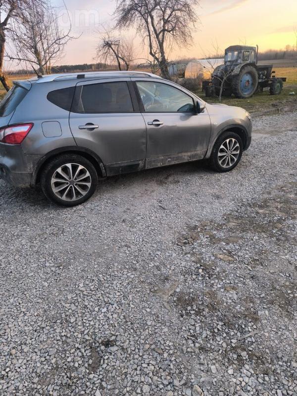 Pelēks Nissan Qashqai 2012 Tukums, ar dzinēja tilpumu 1.60 L un nobraukumu 306 tūkst. km par 2000 €, foto 4 vietnē AUTOMOTO.COM.LV