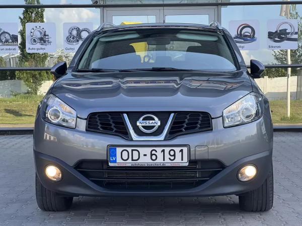 Grey Nissan Qashqai 2012 in Jekabpils, with an engine capacity of 1.60 L and mileage of 218 thousand km for 6990 €, photo 4 on AUTOMOTO.COM.LV