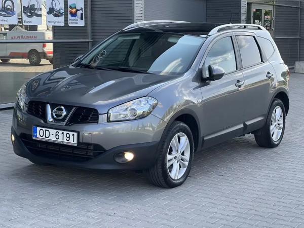 Grey Nissan Qashqai 2012 in Jekabpils, with an engine capacity of 1.60 L and mileage of 218 thousand km for 6990 €, photo 10 on AUTOMOTO.COM.LV