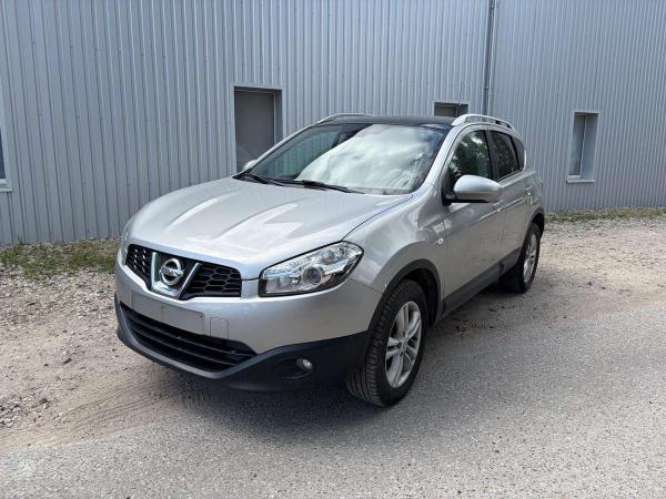 Grey Nissan Qashqai 2012 in Ukmerge, with an engine capacity of 1.50 L and mileage of 201 thousand km for 4650 €, photo 2 on AUTOMOTO.COM.LV