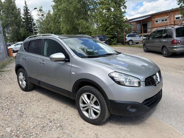 Grey Nissan Qashqai 2012 in Ukmerge, with an engine capacity of 1.50 L and mileage of 201 thousand km for 4650 €, photo 4 on AUTOMOTO.COM.LV