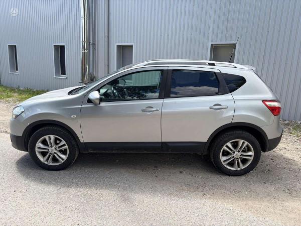 Grey Nissan Qashqai 2012 in Ukmerge, with an engine capacity of 1.50 L and mileage of 201 thousand km for 4650 €, photo 9 on AUTOMOTO.COM.LV