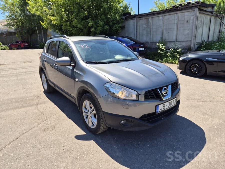 Grey Nissan Qashqai 2012 in Riga, with an engine capacity of 1.60 L and mileage of 171 thousand km for 4490 €, photo 3 on AUTOMOTO.COM.LV