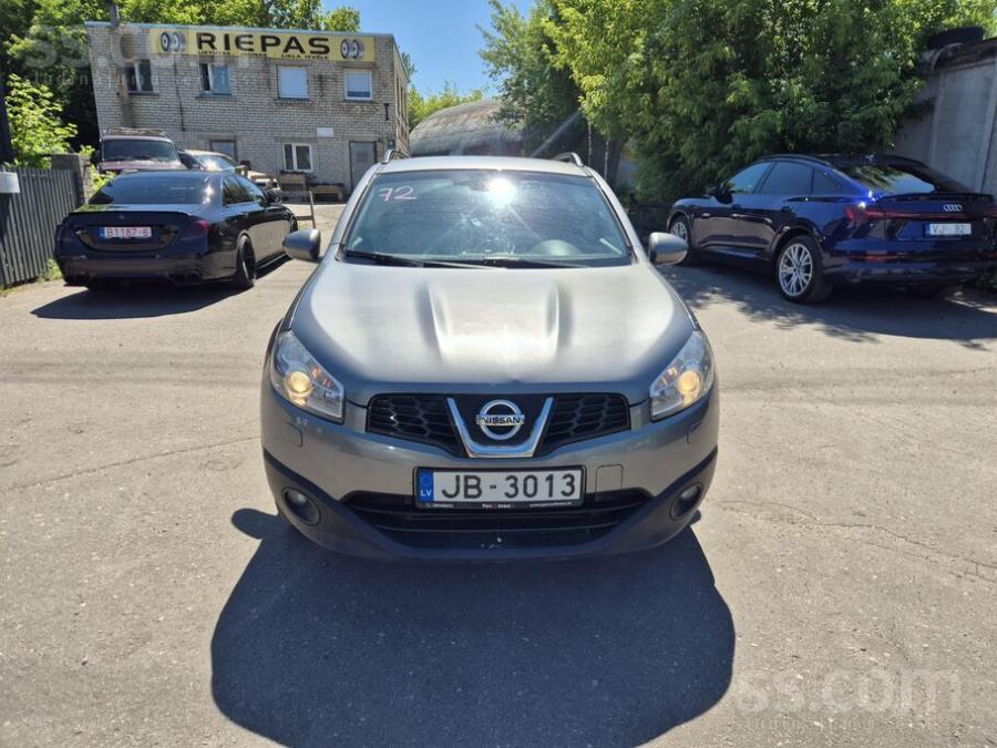 Grey Nissan Qashqai 2012 in Riga, with an engine capacity of 1.60 L and mileage of 171 thousand km for 4490 €, photo 4 on AUTOMOTO.COM.LV