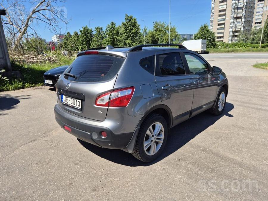Grey Nissan Qashqai 2012 in Riga, with an engine capacity of 1.60 L and mileage of 171 thousand km for 4490 €, photo 7 on AUTOMOTO.COM.LV