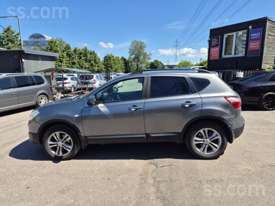 Grey Nissan Qashqai 2012 in Riga, with an engine capacity of 1.60 L and mileage of 171 thousand km for 4490 €, photo 10 on AUTOMOTO.COM.LV