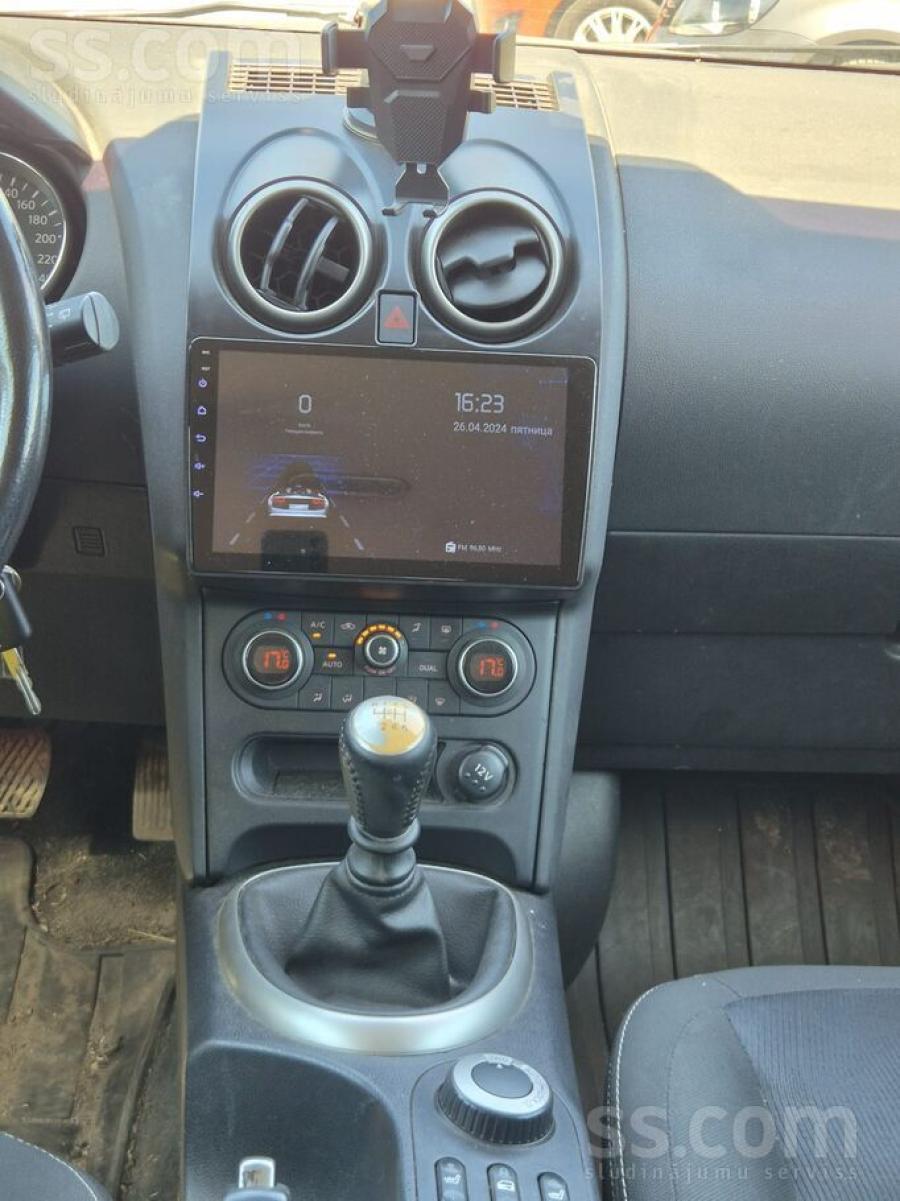 Grey Nissan Qashqai 2012 in Riga, with an engine capacity of 1.60 L and mileage of 171 thousand km for 4490 €, photo 13 on AUTOMOTO.COM.LV