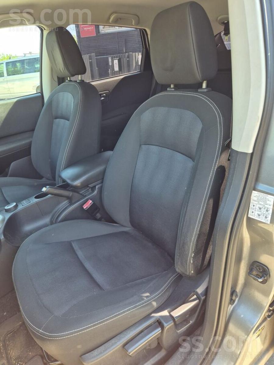 Grey Nissan Qashqai 2012 in Riga, with an engine capacity of 1.60 L and mileage of 171 thousand km for 4490 €, photo 14 on AUTOMOTO.COM.LV