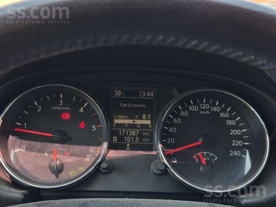 Grey Nissan Qashqai 2012 in Riga, with an engine capacity of 1.60 L and mileage of 171 thousand km for 4490 €, photo 15 on AUTOMOTO.COM.LV