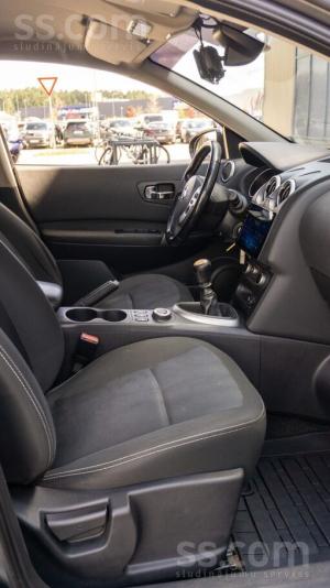 Grey Nissan Qashqai 2012 in Riga, with an engine capacity of 1.60 L and mileage of 171 thousand km for 4290 €, photo 25 on AUTOMOTO.COM.LV