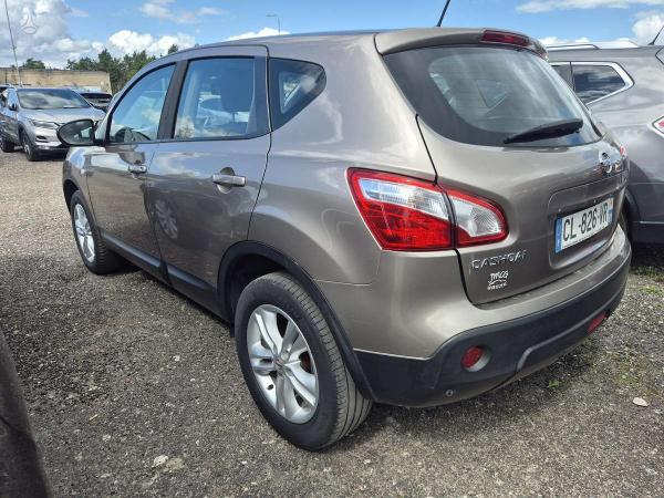 Grey Nissan Qashqai 2012 in Utena, with an engine capacity of 1.60 L and mileage of 236 thousand km for 4800 €, photo 5 on AUTOMOTO.COM.LV