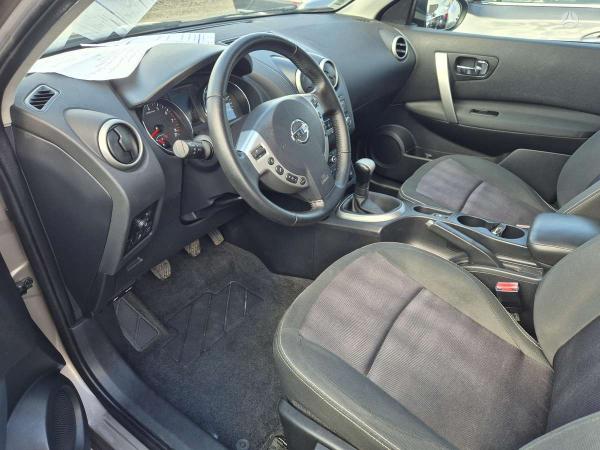 Grey Nissan Qashqai 2012 in Utena, with an engine capacity of 1.60 L and mileage of 236 thousand km for 4800 €, photo 8 on AUTOMOTO.COM.LV