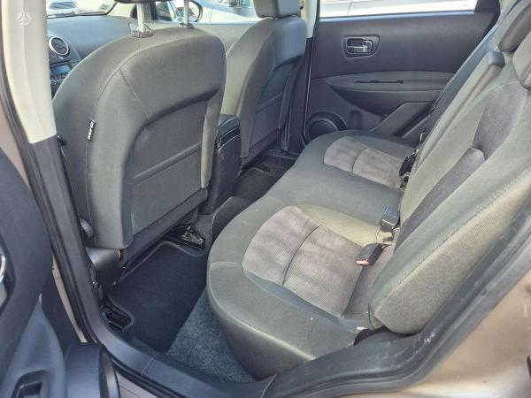 Grey Nissan Qashqai 2012 in Utena, with an engine capacity of 1.60 L and mileage of 236 thousand km for 4800 €, photo 9 on AUTOMOTO.COM.LV