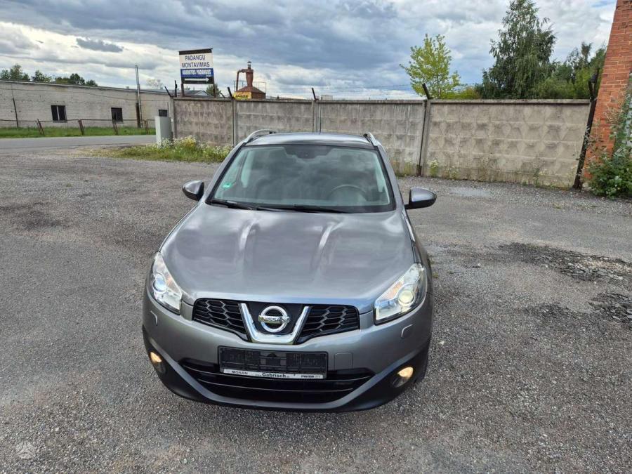 Grey Nissan Qashqai 2012 in Panevezys, with an engine capacity of 1.50 L and mileage of 223 thousand km for 5750 €, photo 1 on AUTOMOTO.COM.LV
