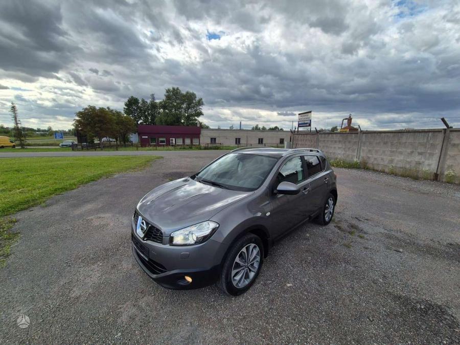 Grey Nissan Qashqai 2012 in Panevezys, with an engine capacity of 1.50 L and mileage of 223 thousand km for 5750 €, photo 3 on AUTOMOTO.COM.LV