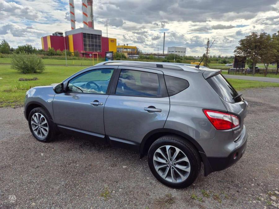 Grey Nissan Qashqai 2012 in Panevezys, with an engine capacity of 1.50 L and mileage of 223 thousand km for 5750 €, photo 5 on AUTOMOTO.COM.LV