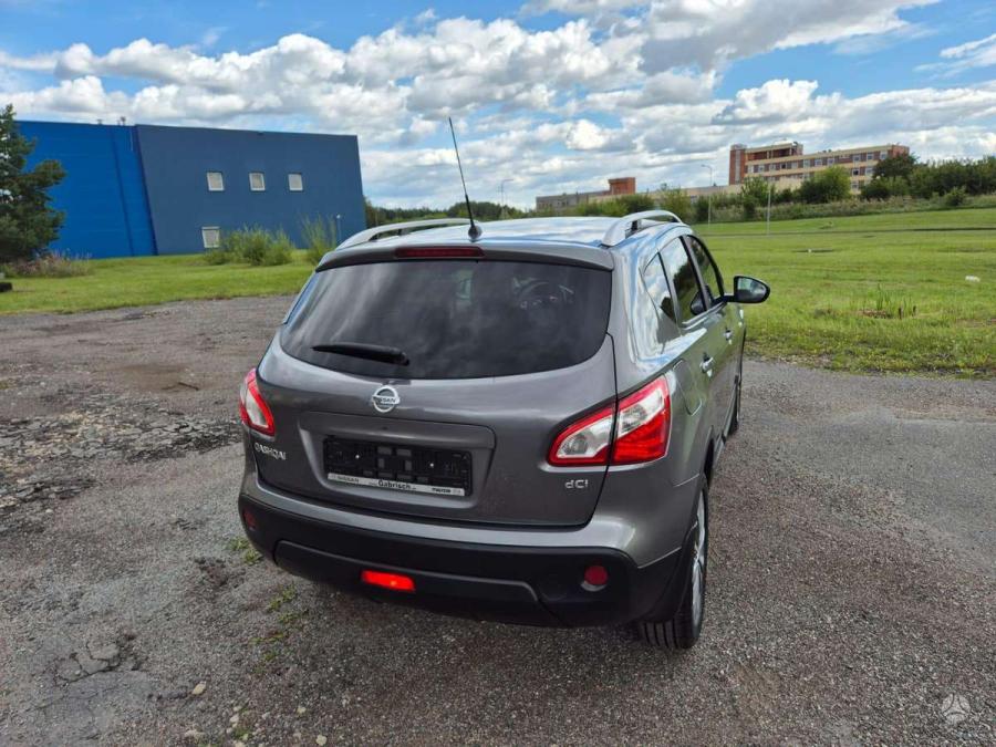 Grey Nissan Qashqai 2012 in Panevezys, with an engine capacity of 1.50 L and mileage of 223 thousand km for 5750 €, photo 7 on AUTOMOTO.COM.LV